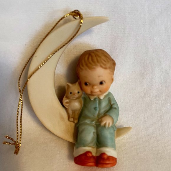 Enesco | Holiday | Boy On Moon With Kitten Memories Of Yesterday Enesco ...